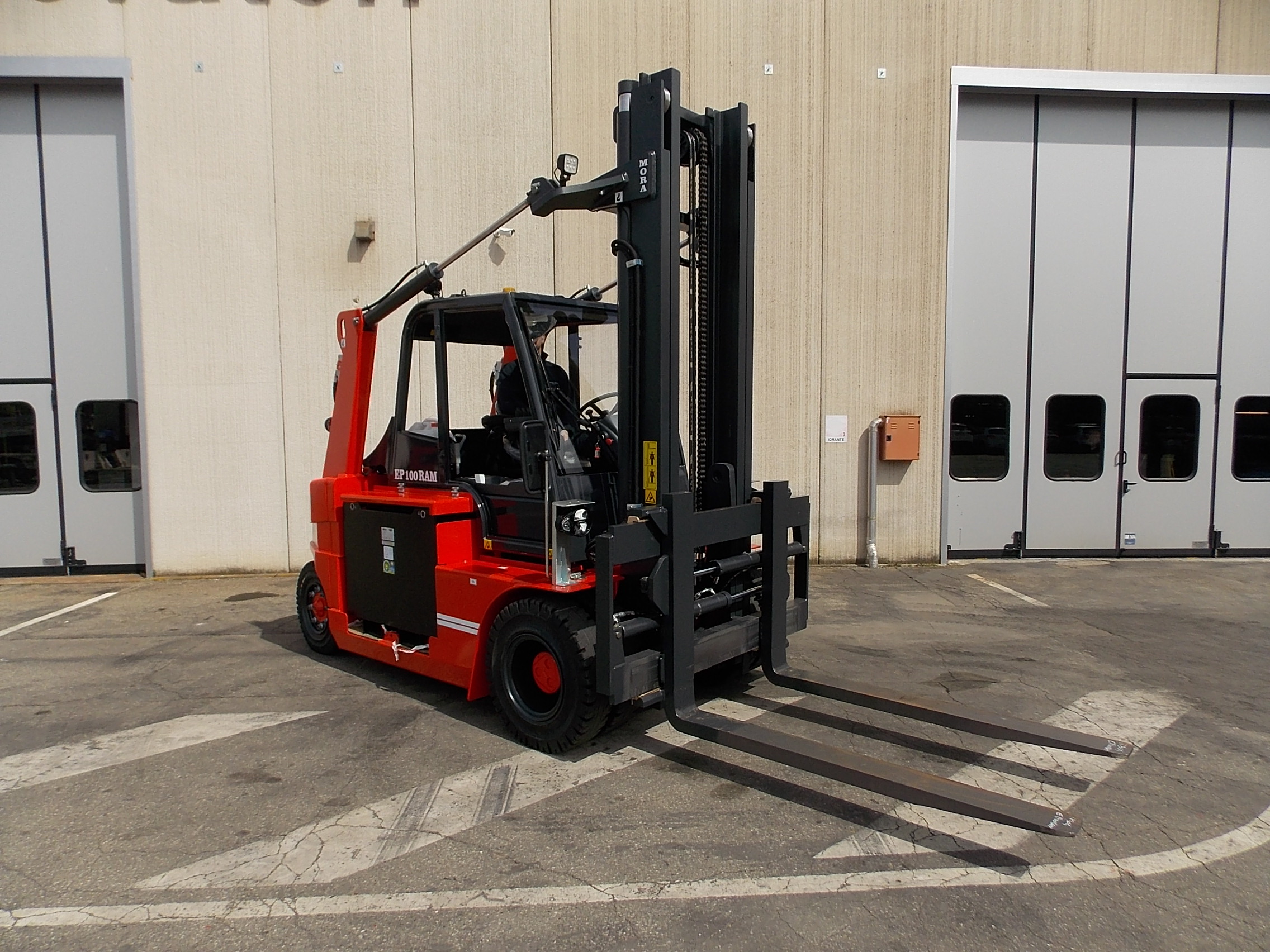 Sortie d'usine du jour : MORA EP100RAM- 8 000 Kg à Cdg 1100 mm - Mora ...